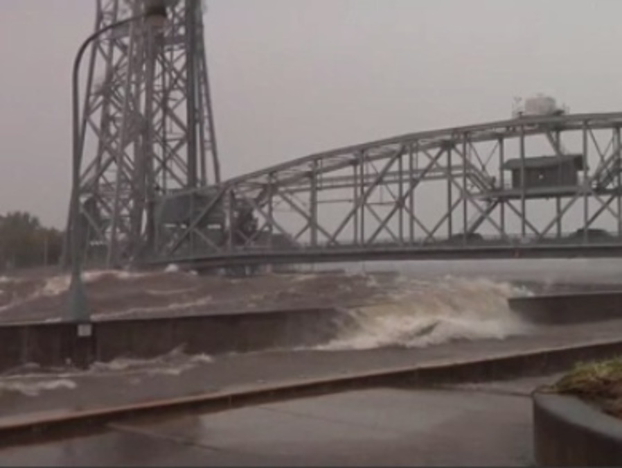 High waves in Duluth, Minnesota - NBC26 WGBA-TV Green Bay, WI